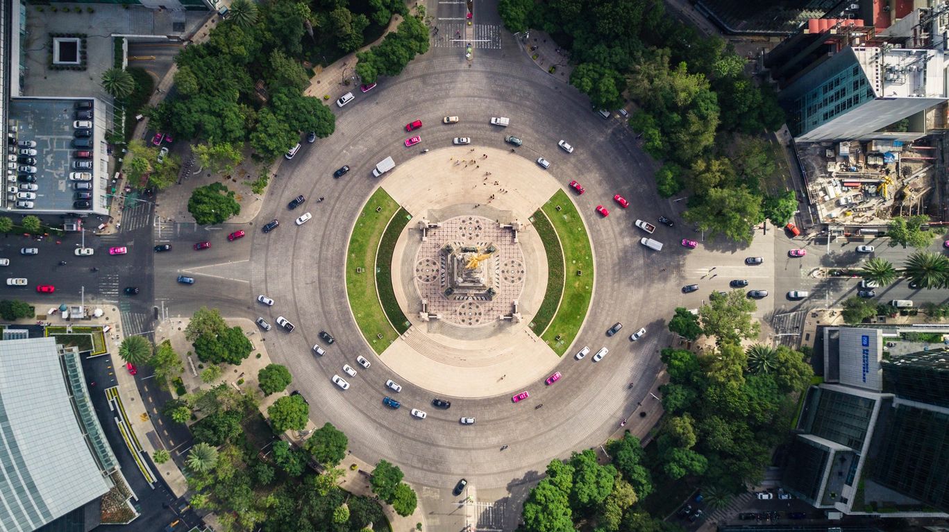 Roundabout Rules: A Smart Guide for Safe Driving in Ontario